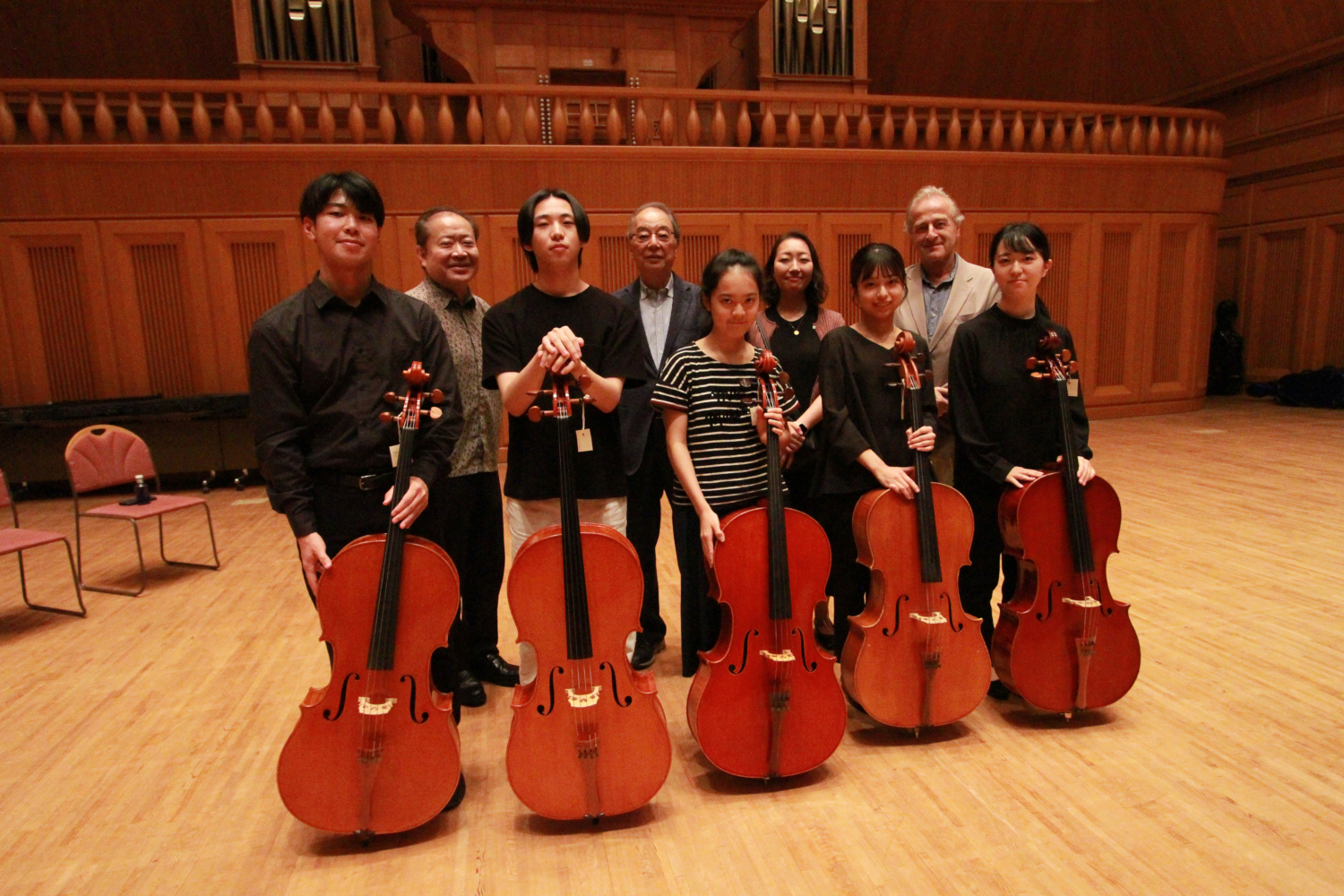 第3期STROANメンバーの楽器貸与式を行いました！｜新着情報｜ぎふ弦楽器貸与プロジェクト